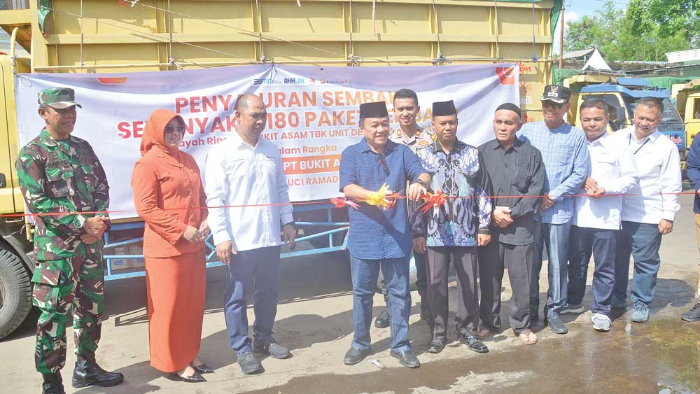 PT Bukit Asam Tbk Unit Dermaga Kertapati Bagikan 4.180 Paket Sembako