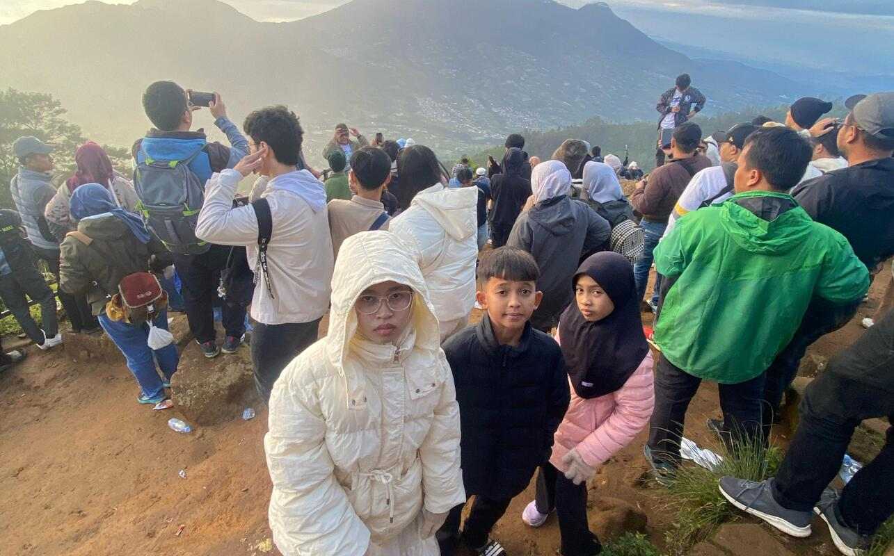 SERU! Nikmati Embun Es dan Golden Sunrise di Destinasi Wisata Dataran ...