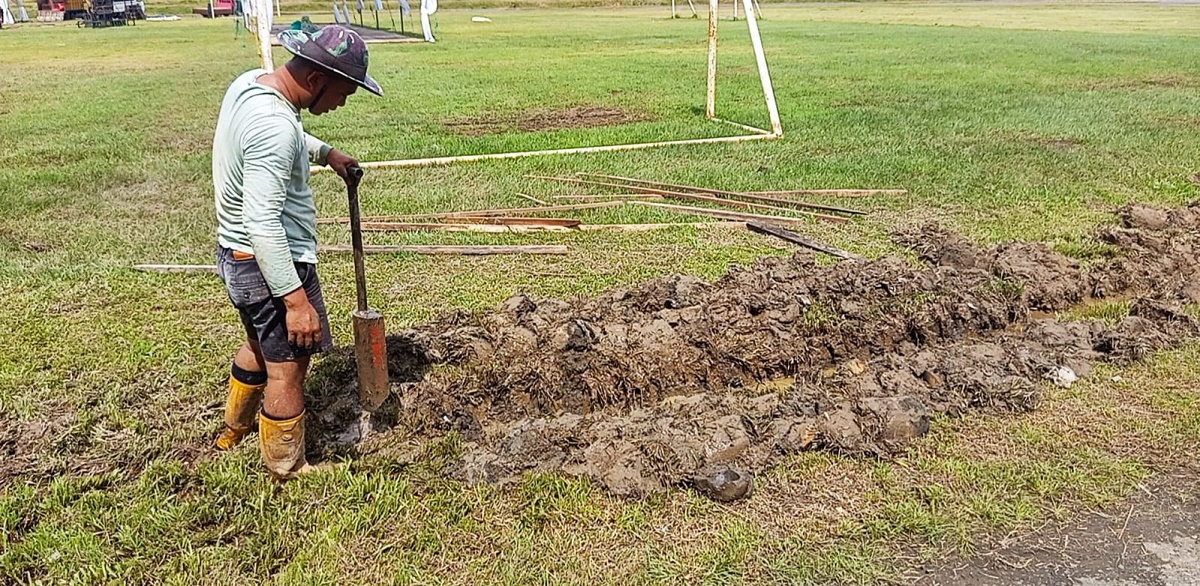 Lanjak atau Lencek , Alat Tradisional Warga PALI Gali Parit Ratusan ...