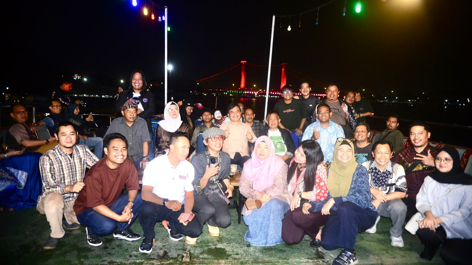 Pertama di Palembang, Nonton Film dari Rooftop Kapal Sembari Susuri ...
