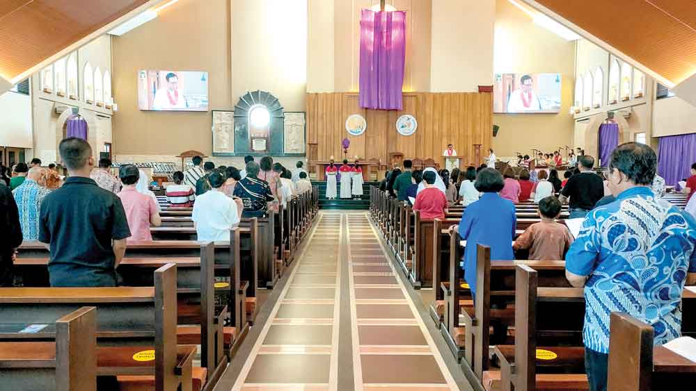 Perayaan Paskah 2025 di Gereja Santo Yoseph Palembang: Damai Sejahtera ...