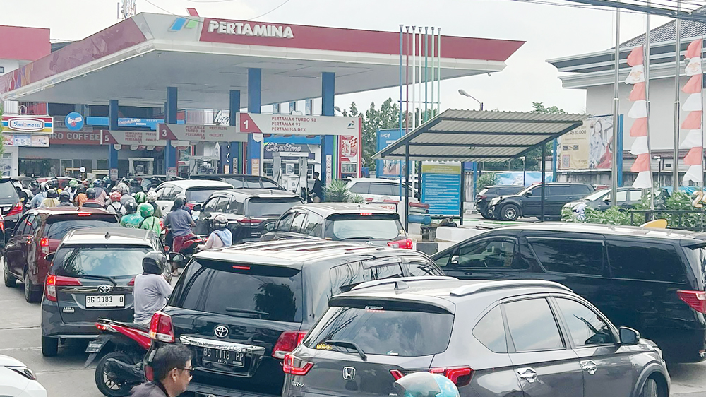 Penyebab Antrean BBM di Sejumlah SPBU Terungkap, Pertamina Lakukan ...