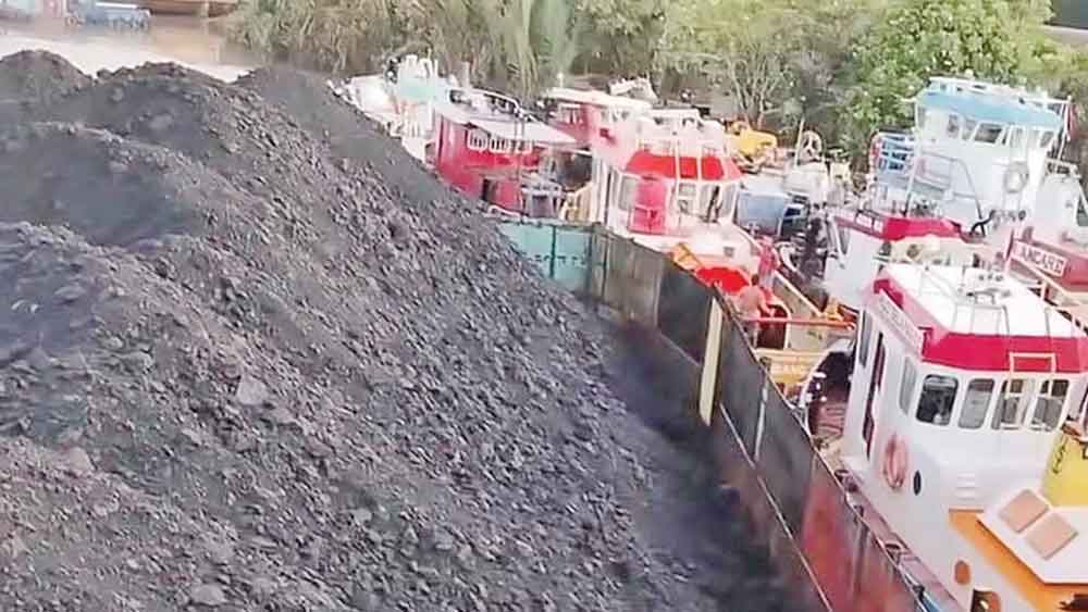 Lepas Kendali, Tongkang ‘Senggol’ Jembatan Bentayan