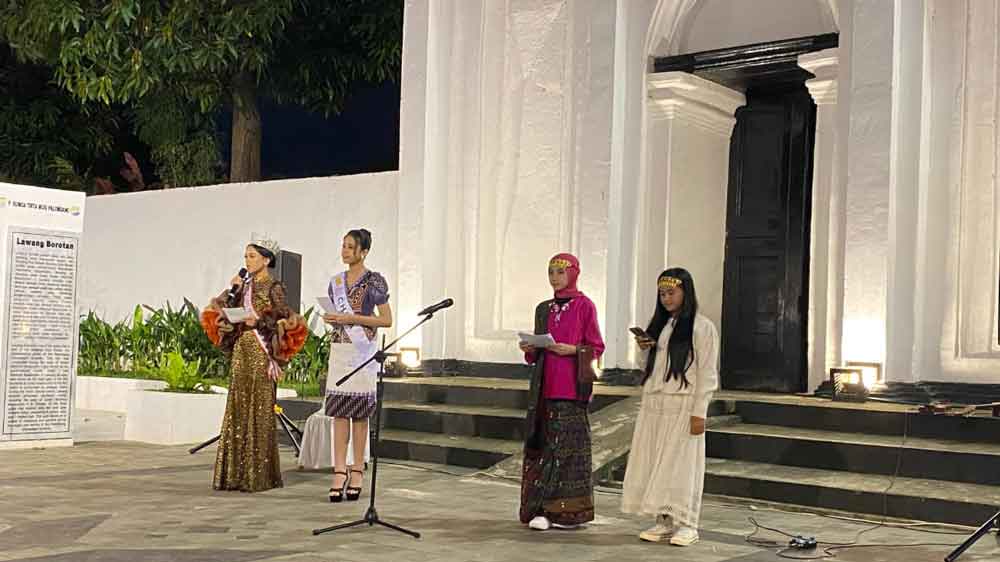 Malam Puisi Lawang Borotan: 30 Penyair Guncang Palembang dengan Kata ...