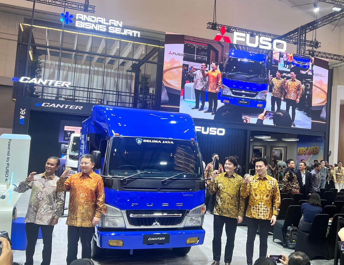 Mitsubishi Fuso Pamerkan Truk Listrik dan Varian Tractor Head Baru di ...