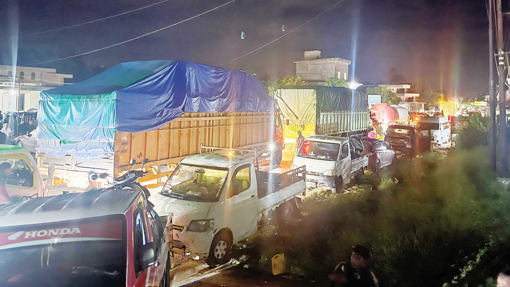 Palembang-Jambi Lumpuh Total, Jalintim Km 148 Terendam Banjir, Macet Sepanjang 30 km