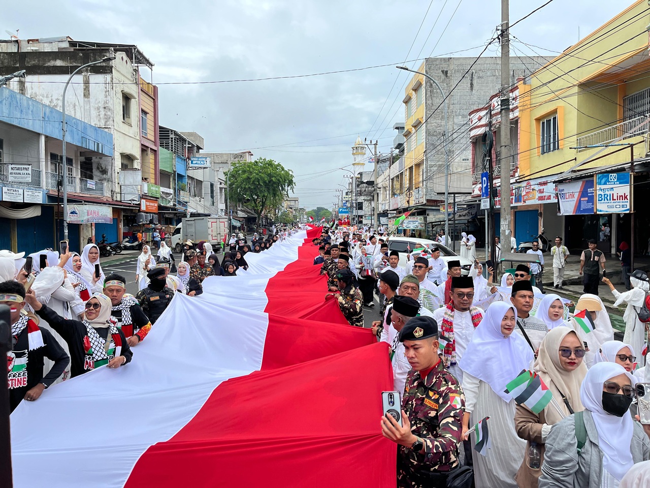 Hari Santri Nasional 2025 di Lahat: Lautan Santri, Bendera Raksasa, dan ...