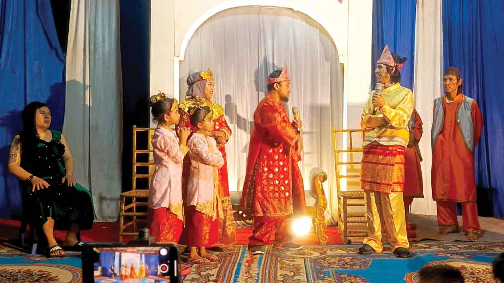 Tangga Takat Menuju Kampung Dulmuluk: Jejak Sejarah & Kebangkitan Seni ...