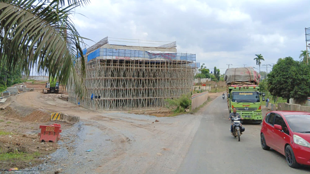Target Pemasangan Balok Jembatan Tol Selesai Dua Hari