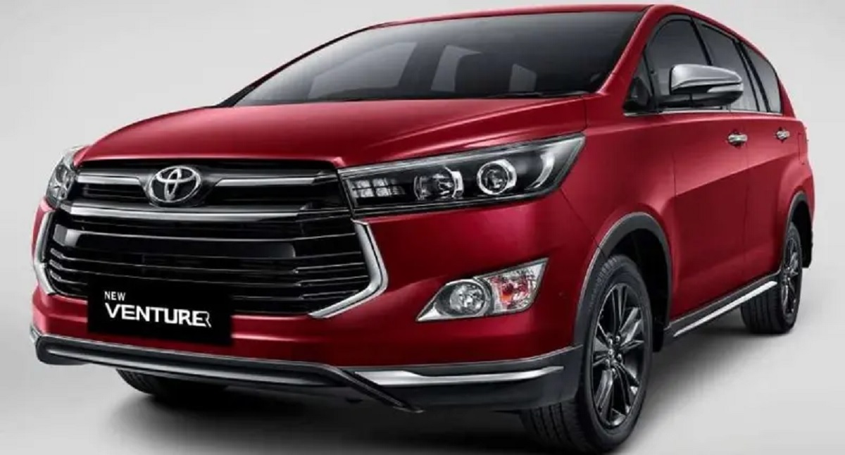 Perbandingan Harga Toyota Innova Venturer dan Innova Reborn 2025: Mana ...